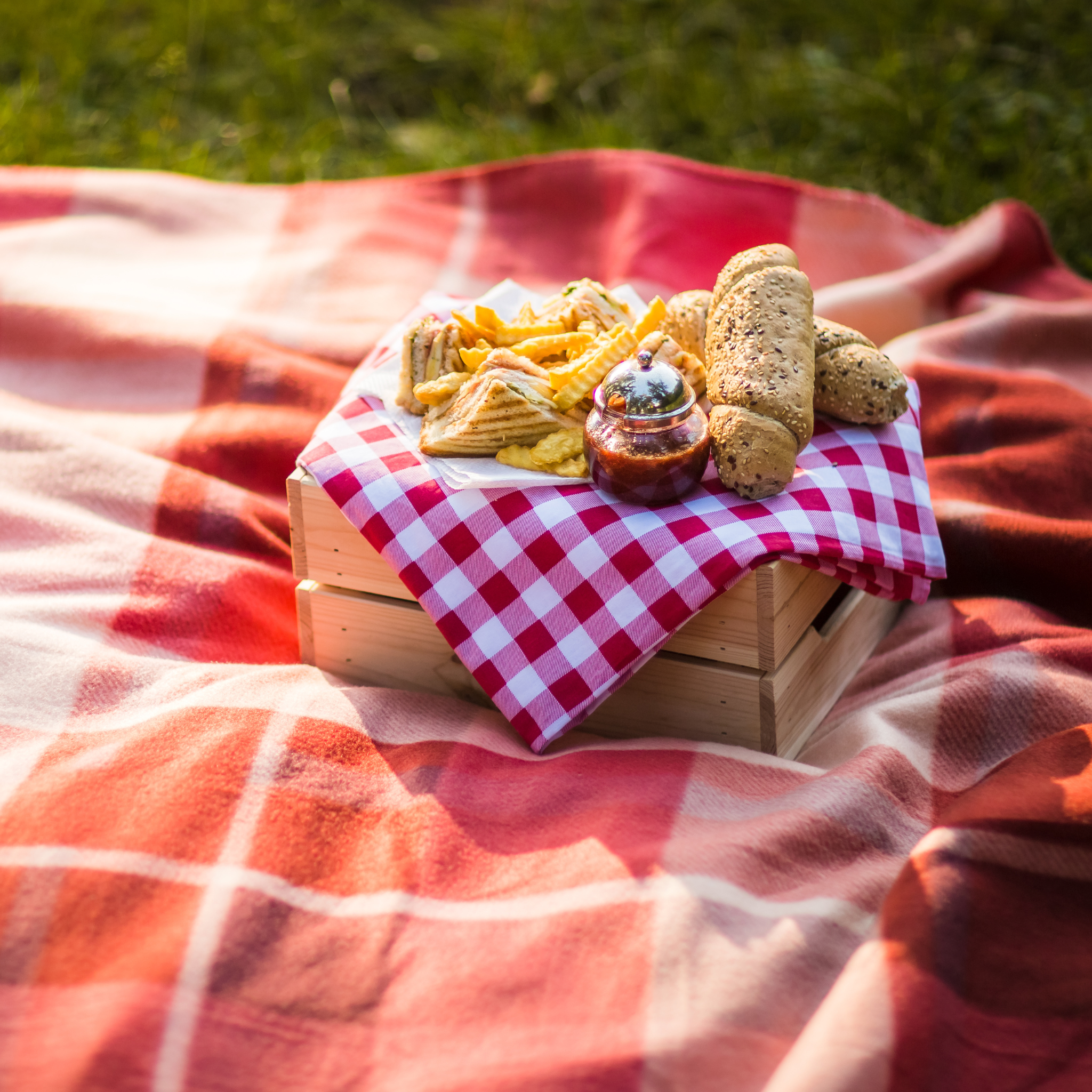 20 Popular Picnic Foods (according to AI) – Saltwater Picnic Co.